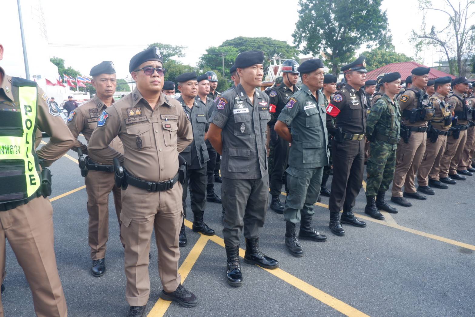 ร่วมปล่อยแถวระดมกวาดล้างอาชญากรรม และรักษาความปลอดภัยในชีวิตและทรัพย์สินของประชาชน ในช่วงเทศกาล ...